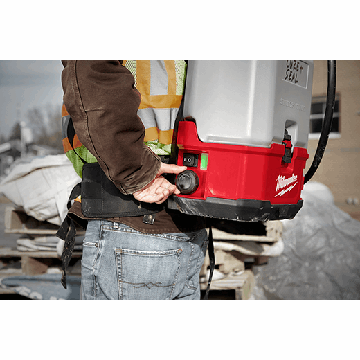 M18 SWITCH TANK 4-Gallon Backpack Concrete Sprayer Kit | Milwaukee Tool
